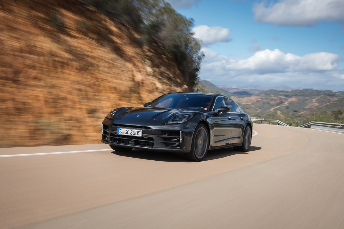 More digital, more luxurious, more efficient: the new Panamera - IM ...